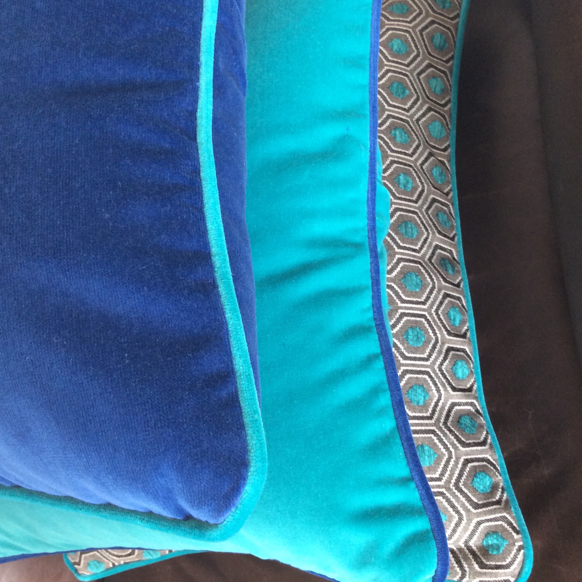 Coussins déco bleus, la tendance